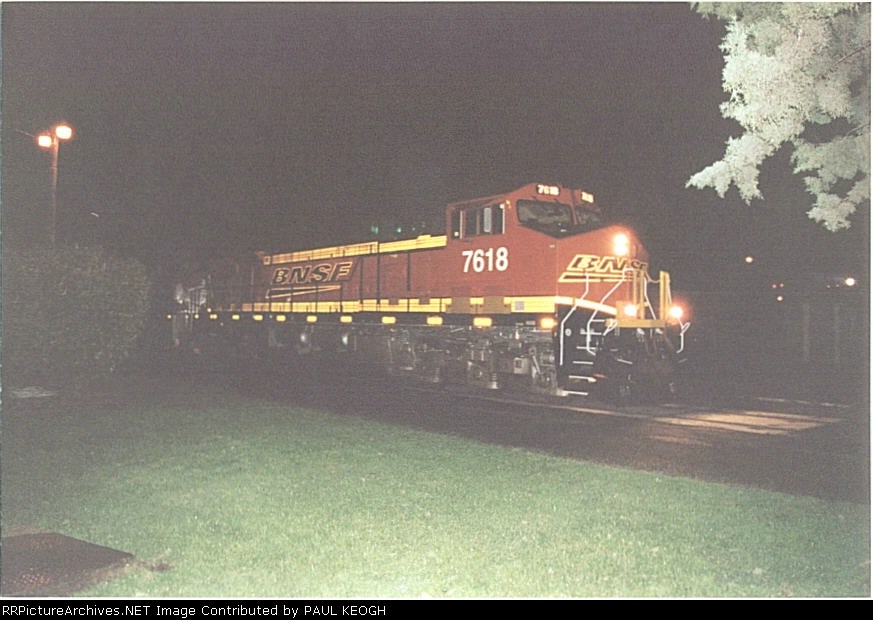 BNSF 7618 at the Union station